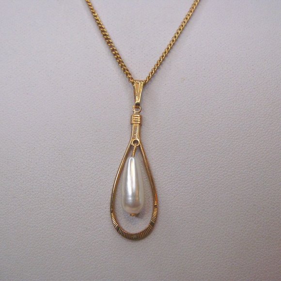 Sarah Coventry | Jewelry | Sarah Coventry Snowdrop Pendant Necklace ...